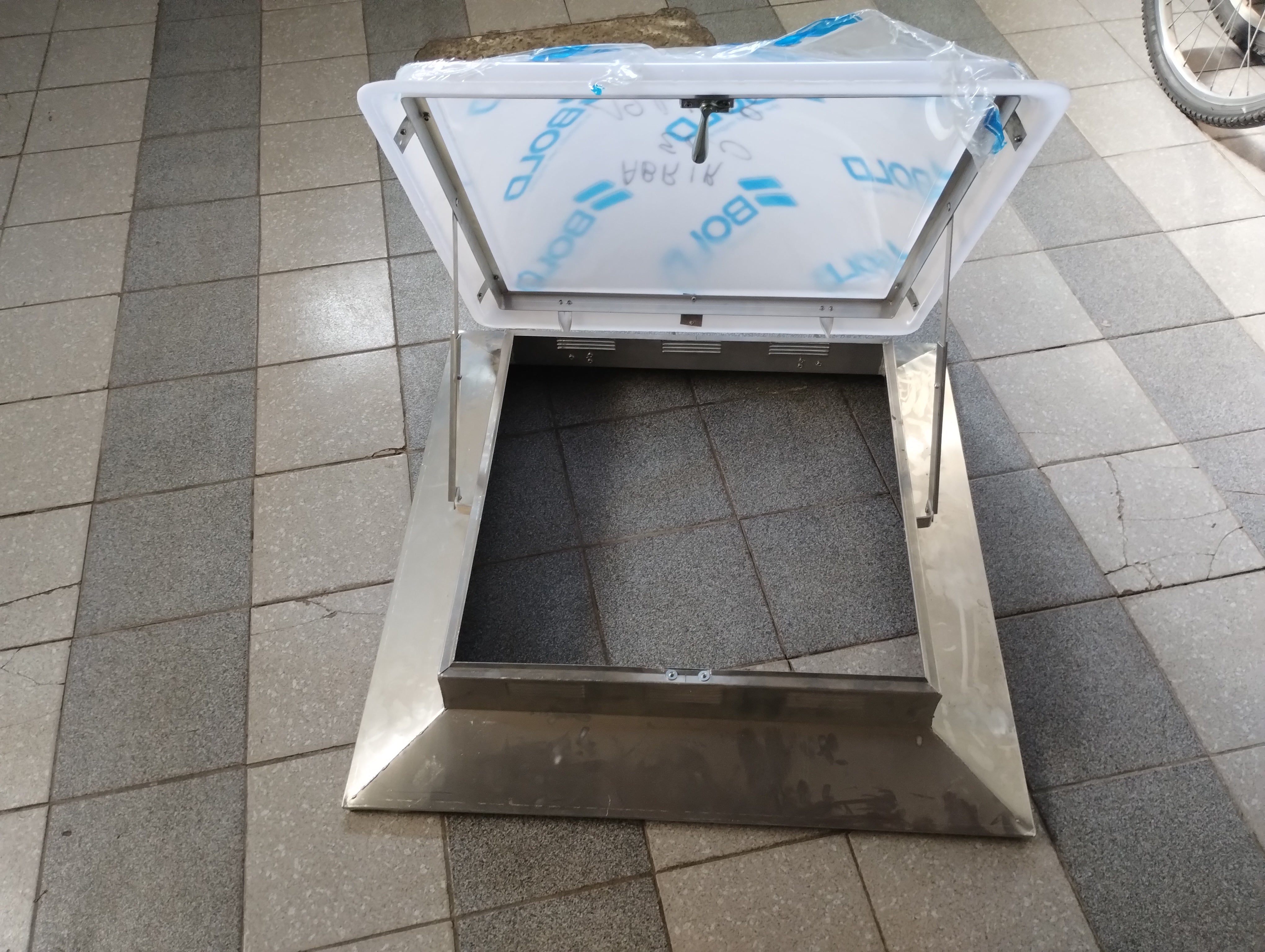 claraboya para techo de losa de abrir 40x40 cm – DFSER CIELO RASOS DE PVC